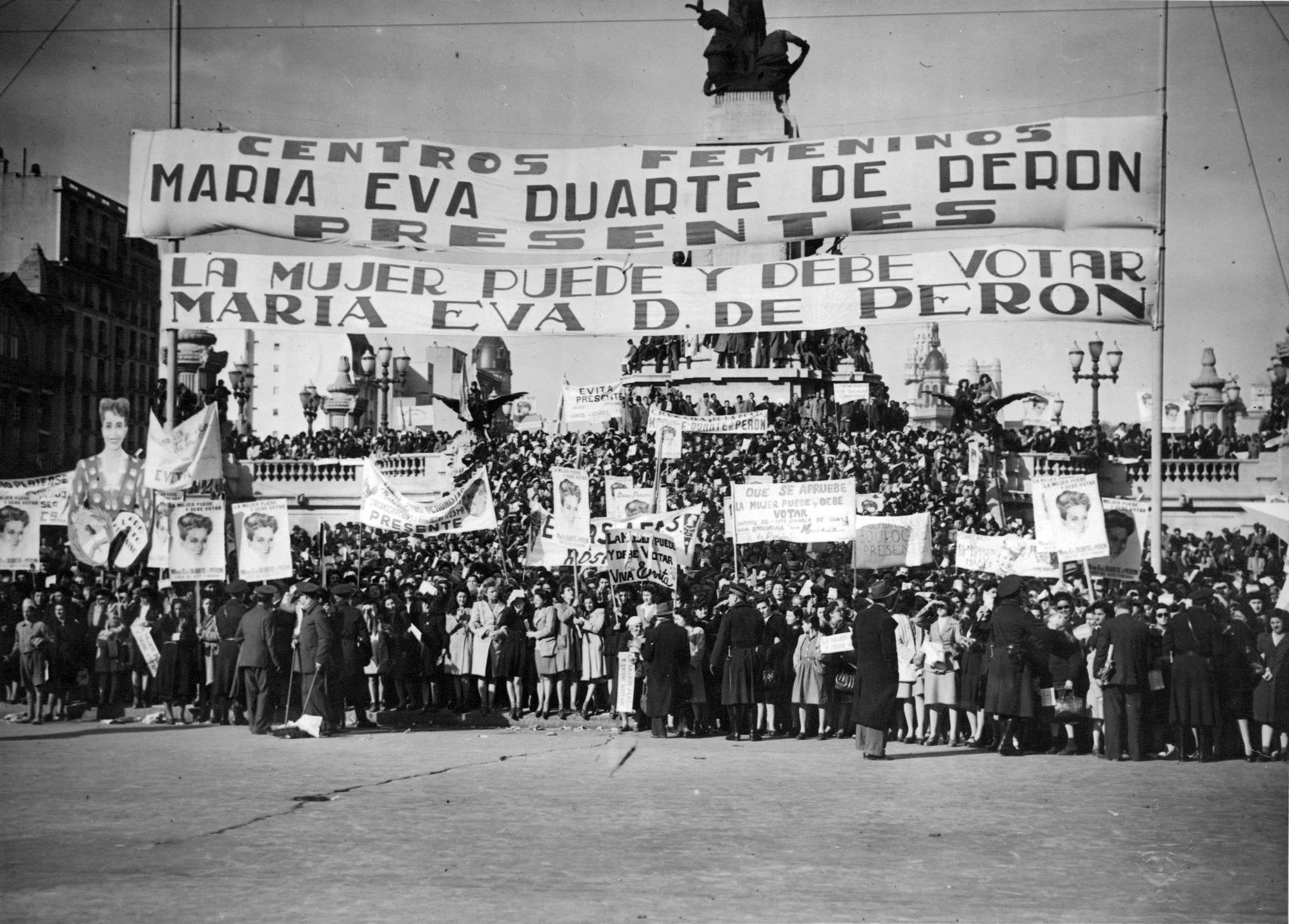 Cómo influyó Eva Perón en la aprobación del voto femenino en Argentina
