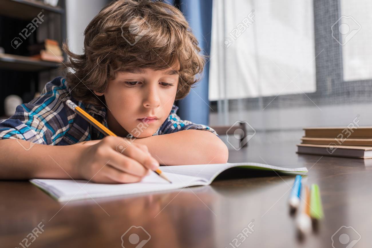 Cómo enseñar escritura por sí mismo a niños de nivel inicial