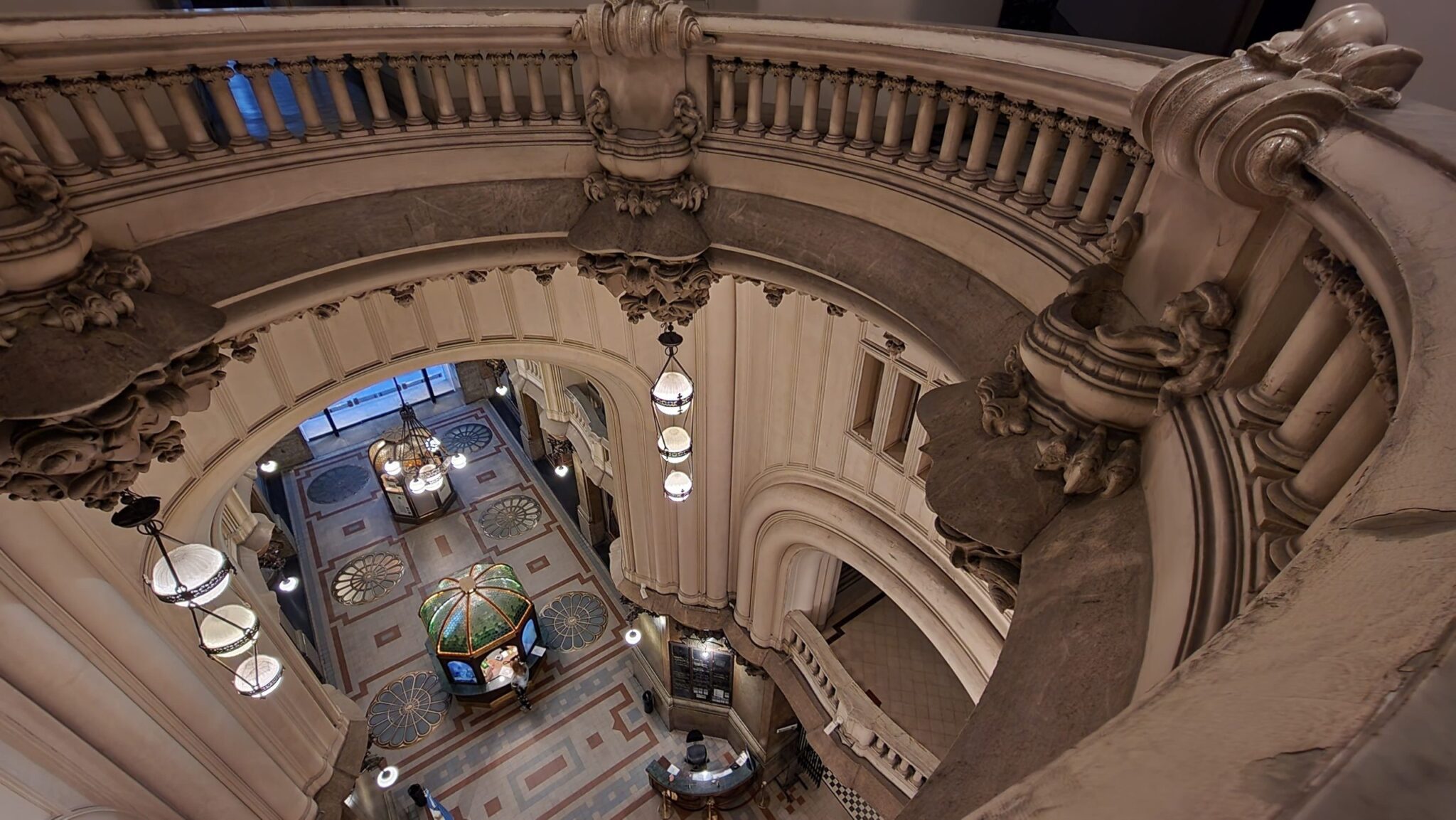 Se puede visitar el Palacio Barolo sin una visita guiada
